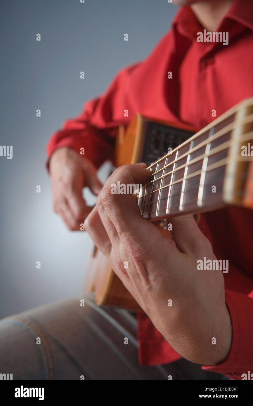 Acoustic guitar instrument play hi-res stock photography and images - Alamy