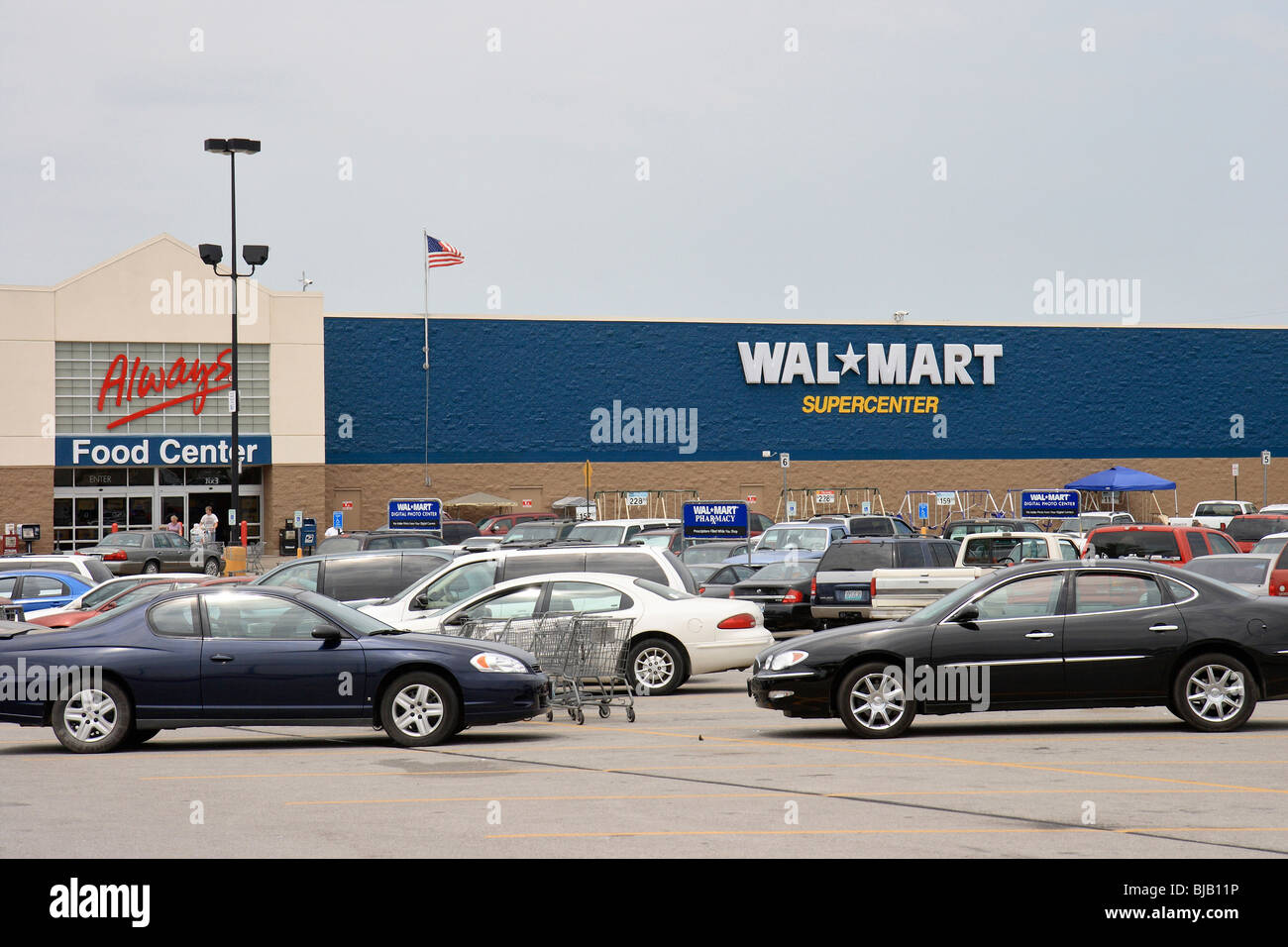 Walmart Parking Lot Cars Hi-res Stock Photography And, 44% OFF Walmart Parking Lot Cars Hi-res Stock Photography And, 44% OFF