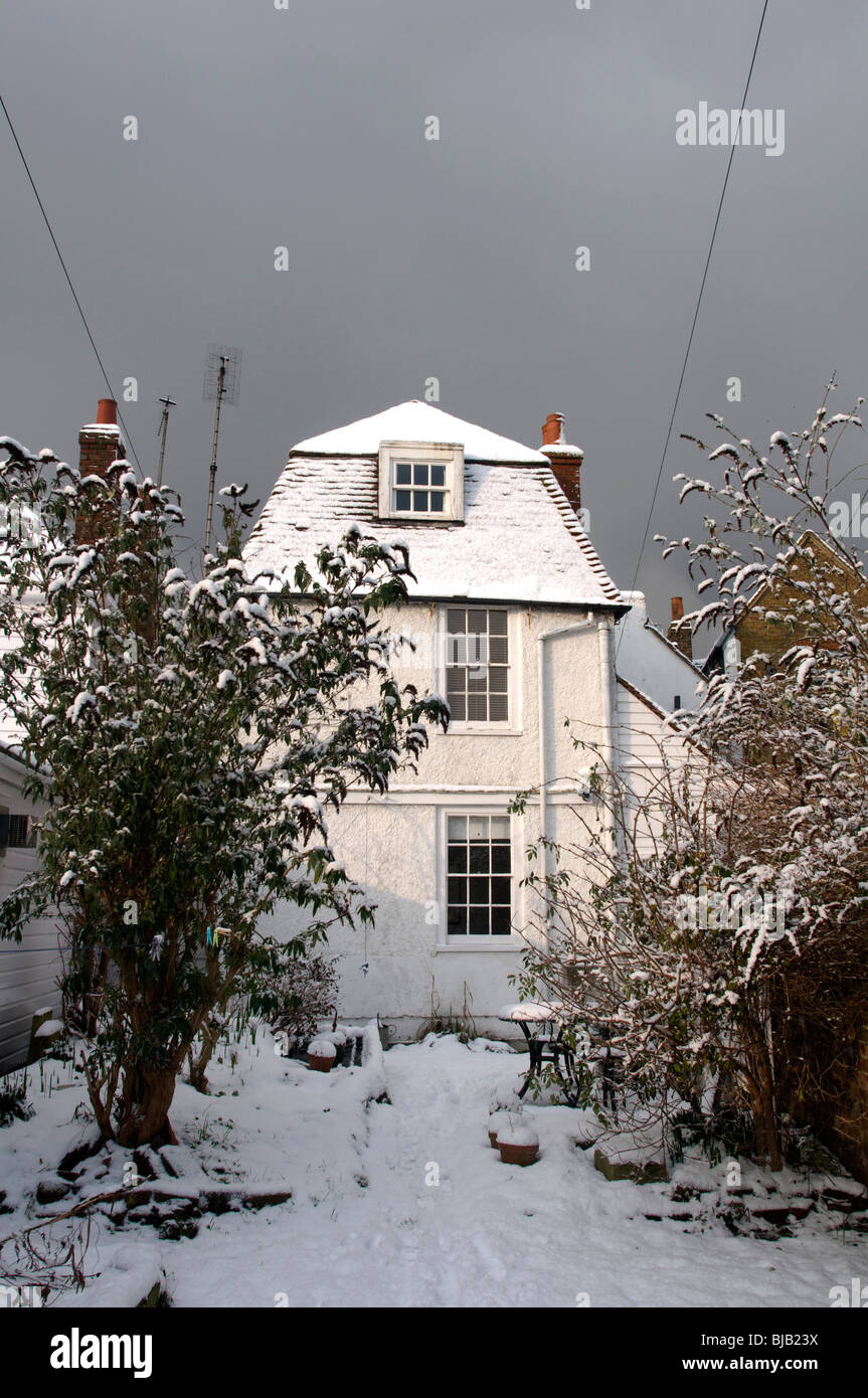 harbour street cottages snow whitstable kent england uk Stock Photo - Alamy