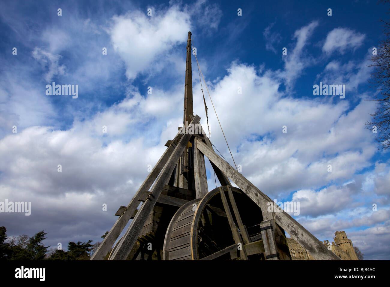 A full size replica of a medieval trebuchet at Warwick castle in the UK ...