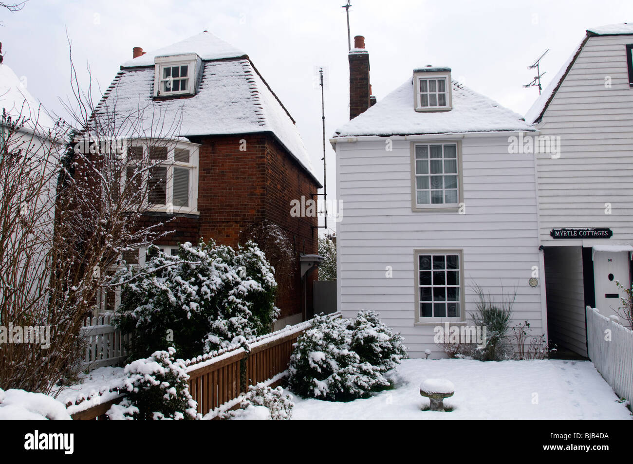 harbour street cottages snow whitstable kent england uk Stock Photo - Alamy