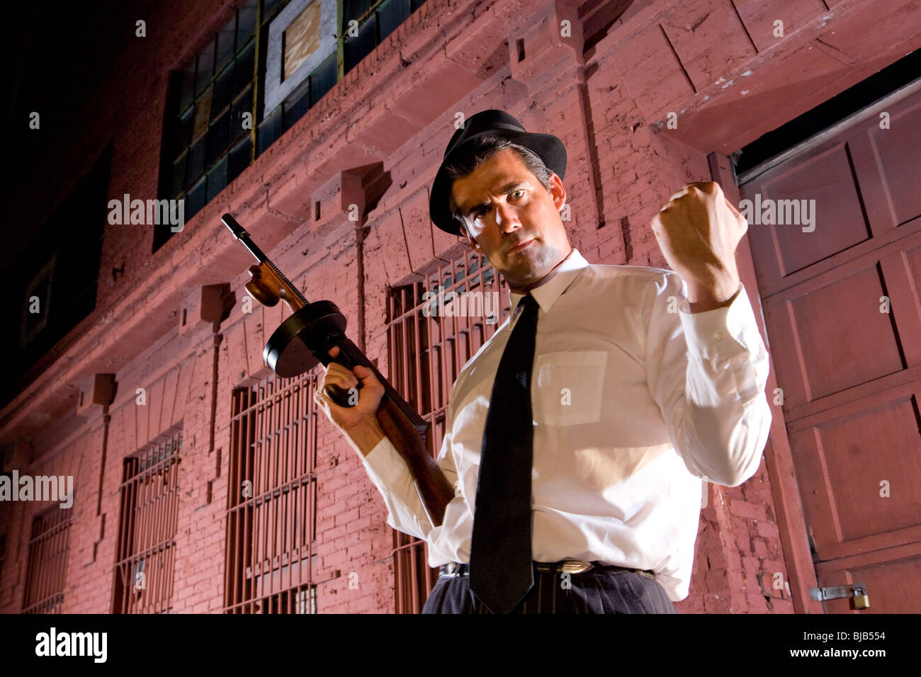 Mobster 'tommy gun hi-res stock photography and images - Alamy