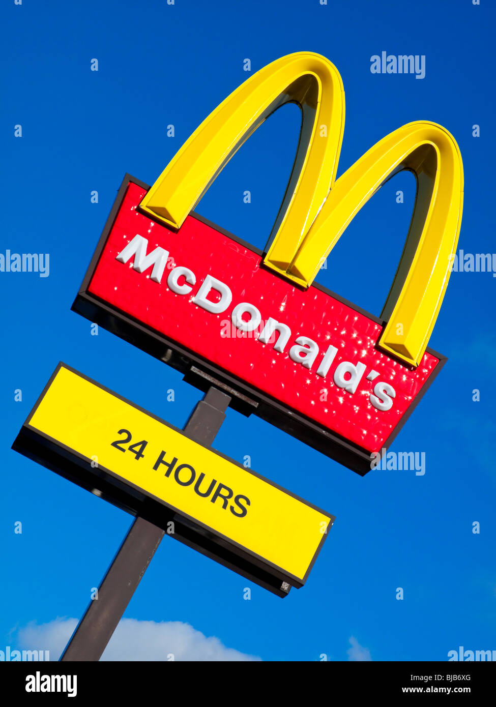 Mcdonalds signage hi-res stock photography and images - Alamy