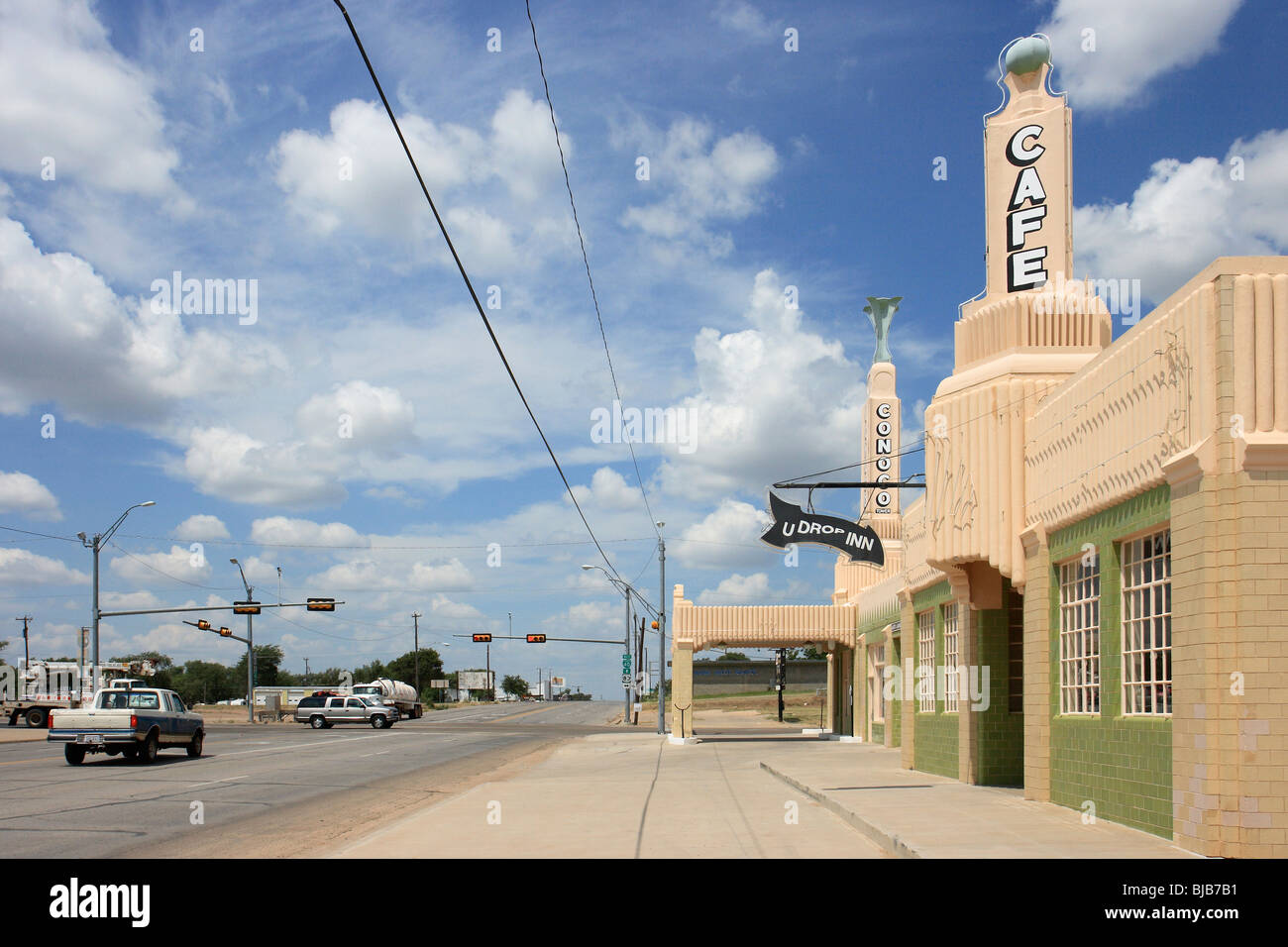 U drop inn and cafe in Art-deco style, Shamrock, USA Stock Photo - Alamy
