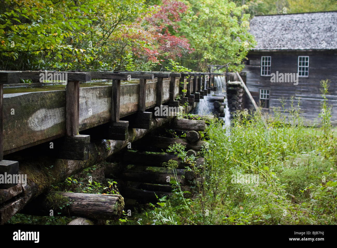 The mountain Farm Museum Mingus the grist mill at Great Smoky Mountains ...
