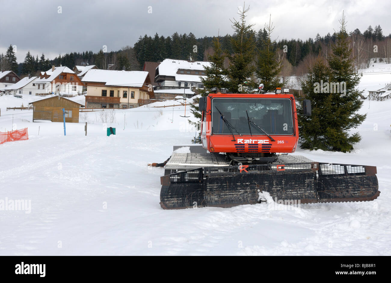 Snowcat Snow grooming ski slopes Stock Photo - Alamy