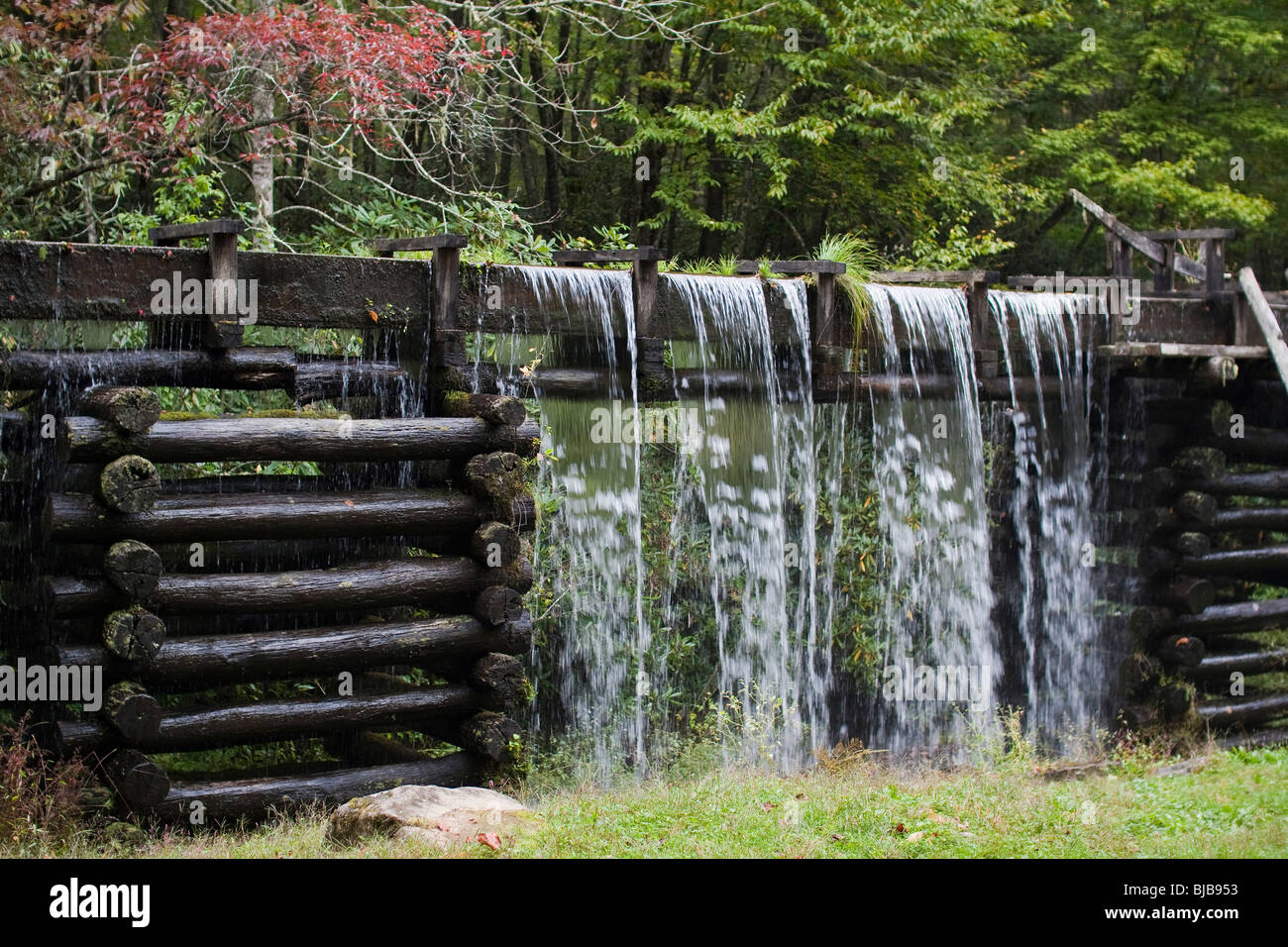 The mountain Farm Museum Mingus grist mill at Great Smoky Mountains ...