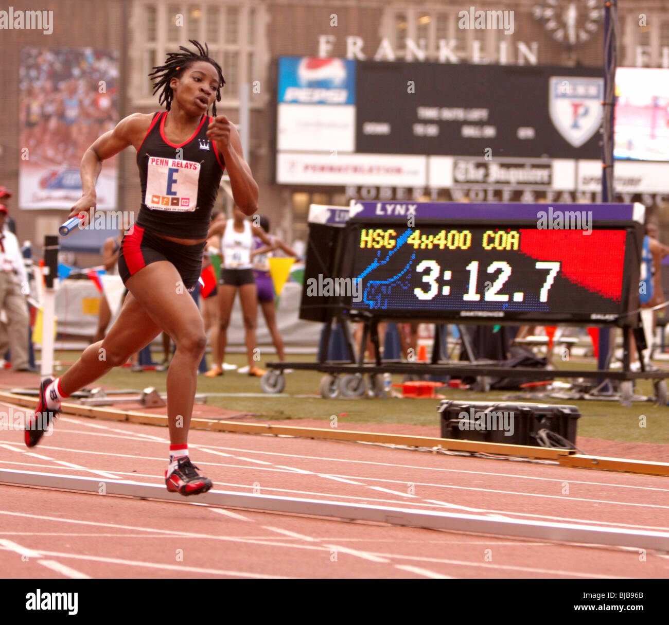 Anchor leg from Boys and Girls HS races to the finish in the ...
