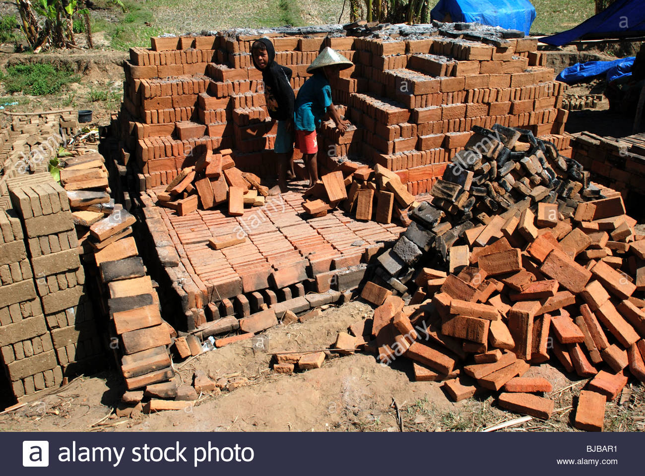 Children Labour Bricks Stock Photos & Children Labour Bricks Stock ...
