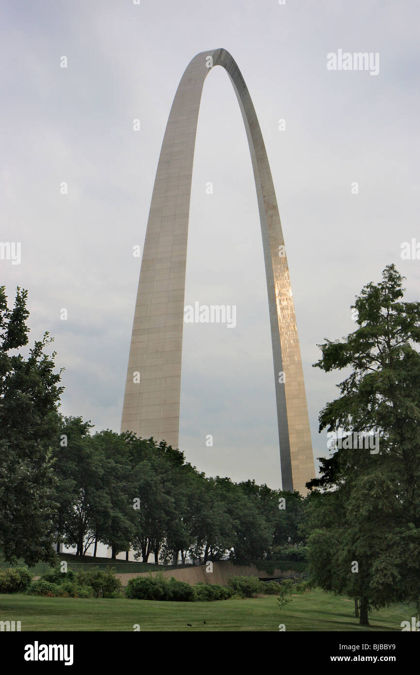 St louis gateway arch construction hi-res stock photography and images ...