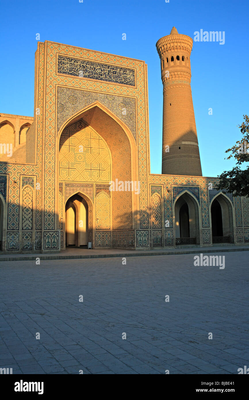 Kalyan Minaret (1127) and mosque, Bukhara, Uzbekistan Stock Photo - Alamy