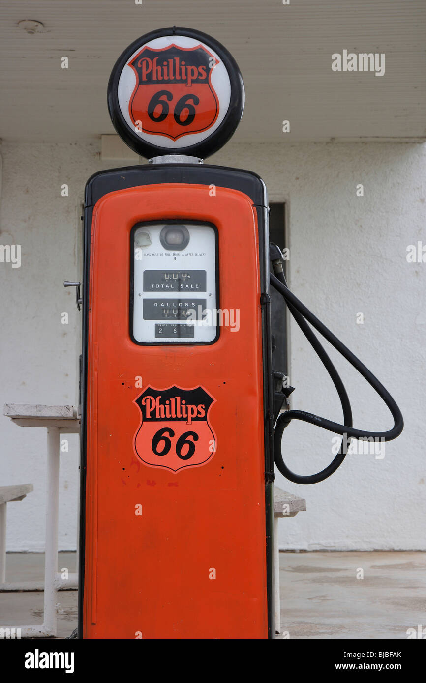 Historical petrol station hi-res stock photography and images - Alamy