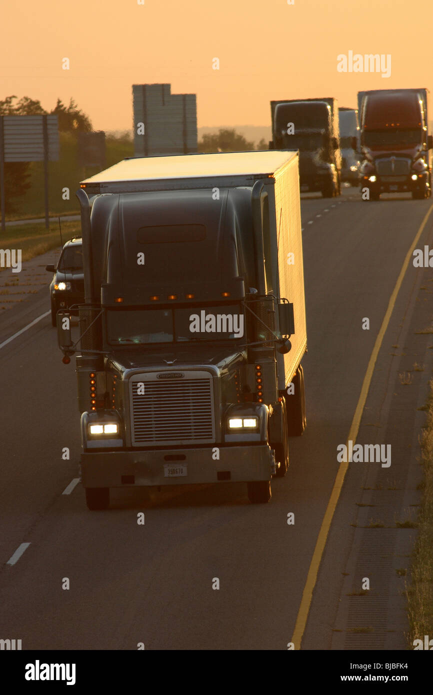 American heavy trucks hi-res stock photography and images - Alamy