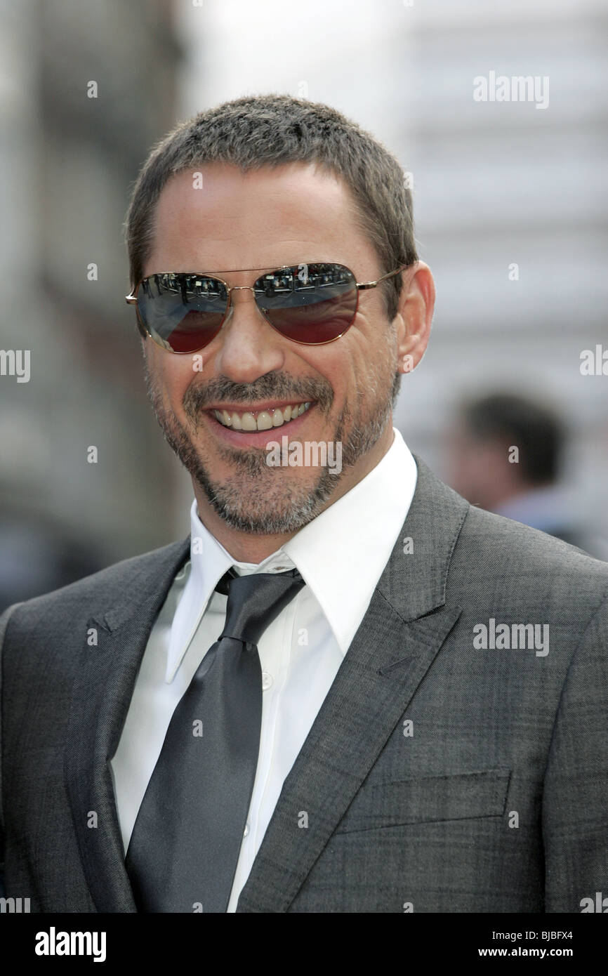 Robert downey jr full length hi-res stock photography and images - Alamy
