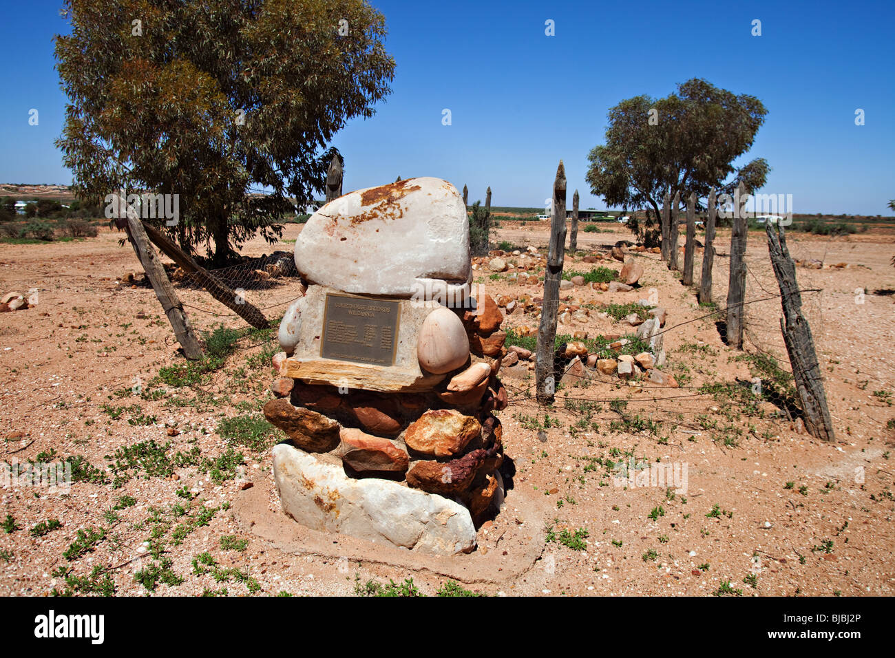 PIoneers graves in Australian outback, White Cliffs Stock Photo - Alamy