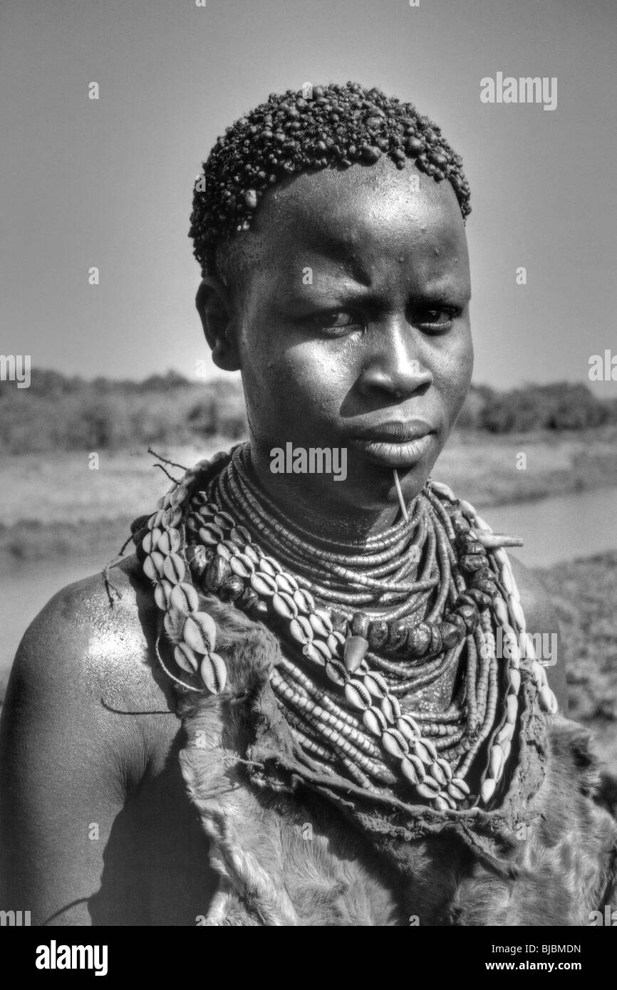 Karo Tribe Woman, Kolcho, Lower Omo Valley, Ethiopia Stock Photo - Alamy