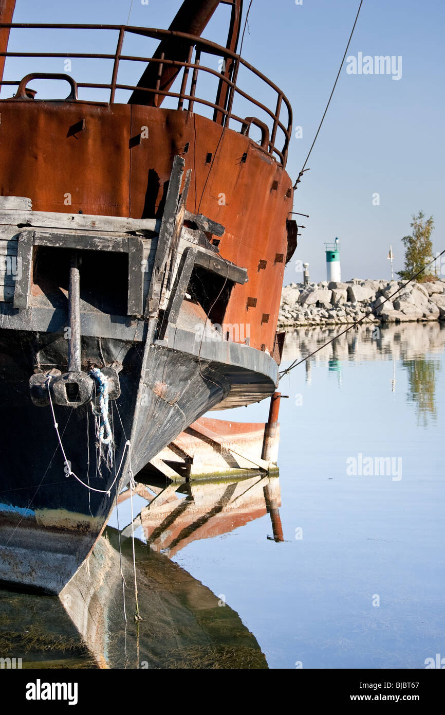 Old pirate ship hi-res stock photography and images - Alamy