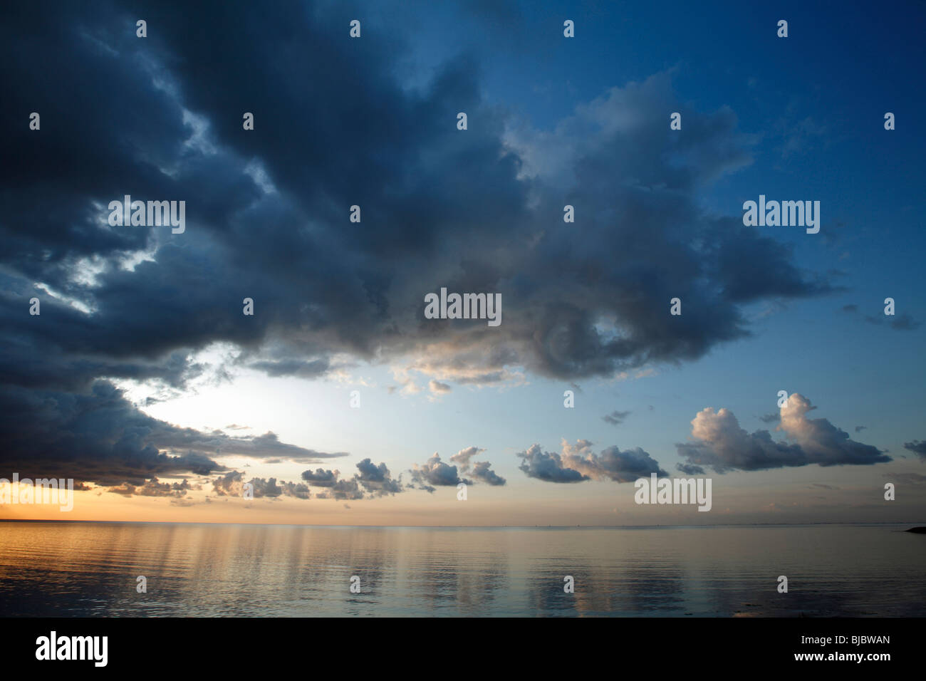 Holland clouds hi-res stock photography and images - Alamy