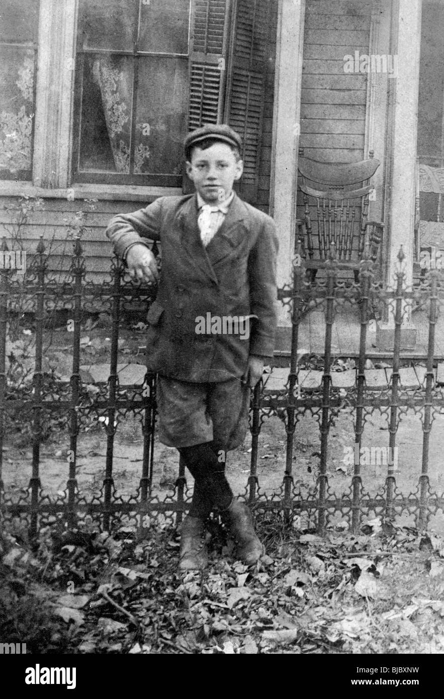 Fashion of the 1900s High Resolution Stock Photography and Images - Alamy