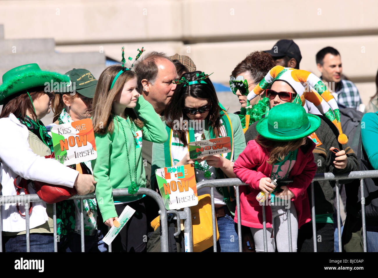 Crowd watching parade hi-res stock photography and images - Alamy