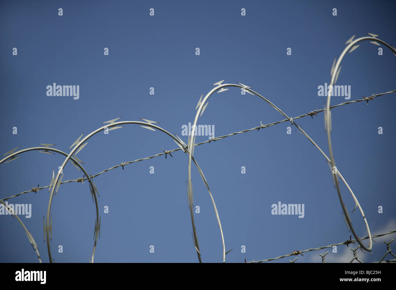 Wire cut hi-res stock photography and images - Alamy