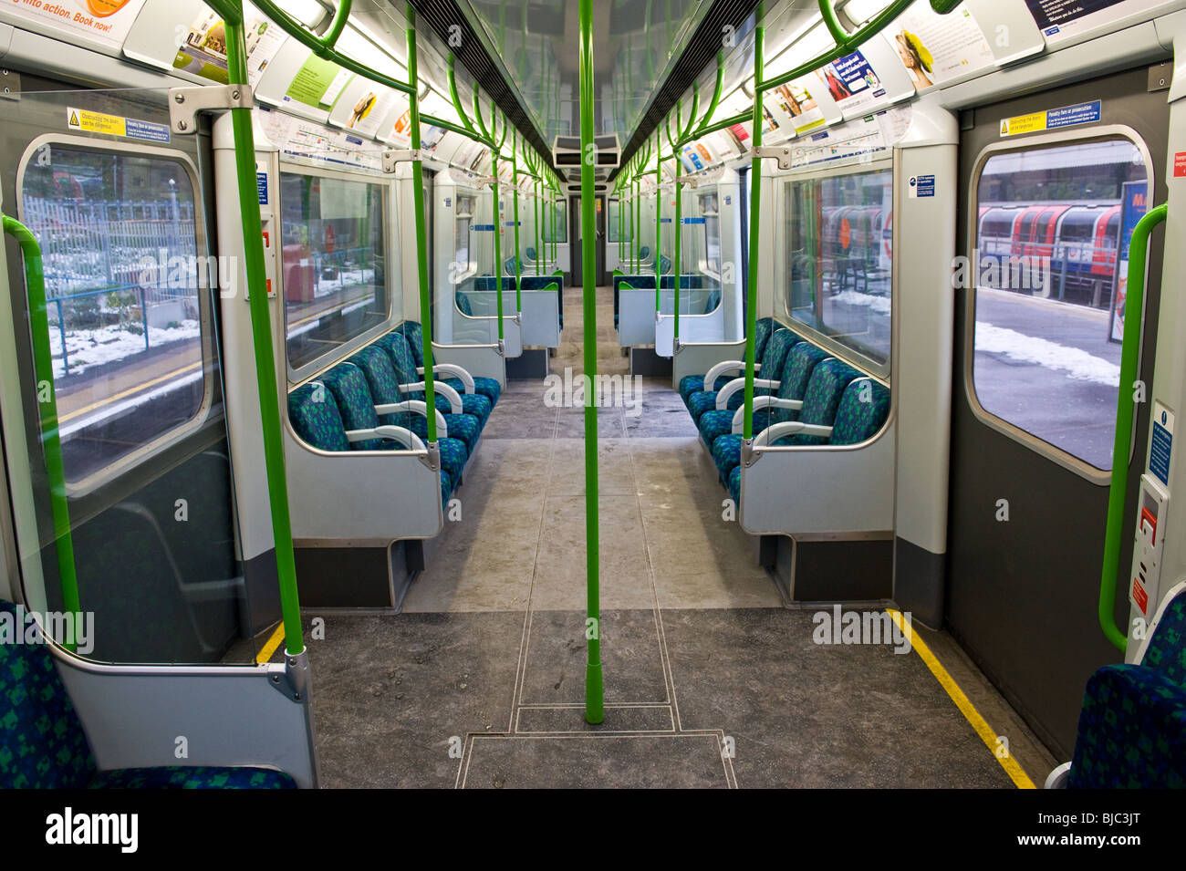 An interior of an empty London Underground Tube train carriage Stock ...