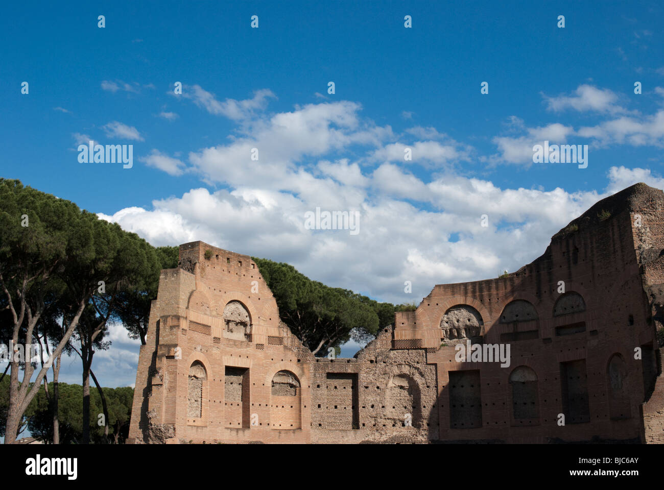Ruined roman palace hi-res stock photography and images - Alamy