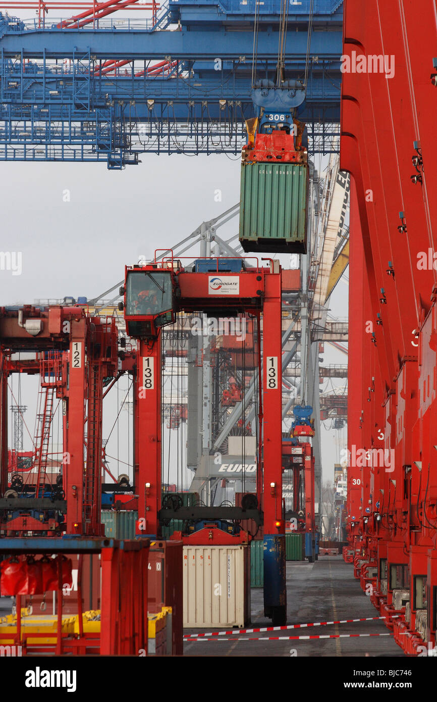 Loading containers at Container Terminal Altenwerder CTA, Hamburg ...