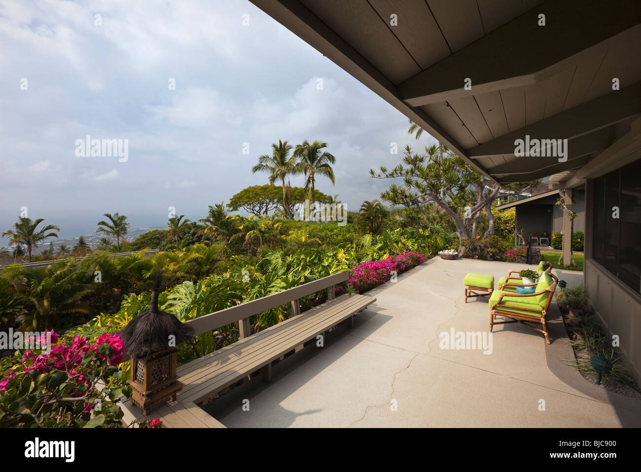 Overhang of house hi-res stock photography and images - Alamy