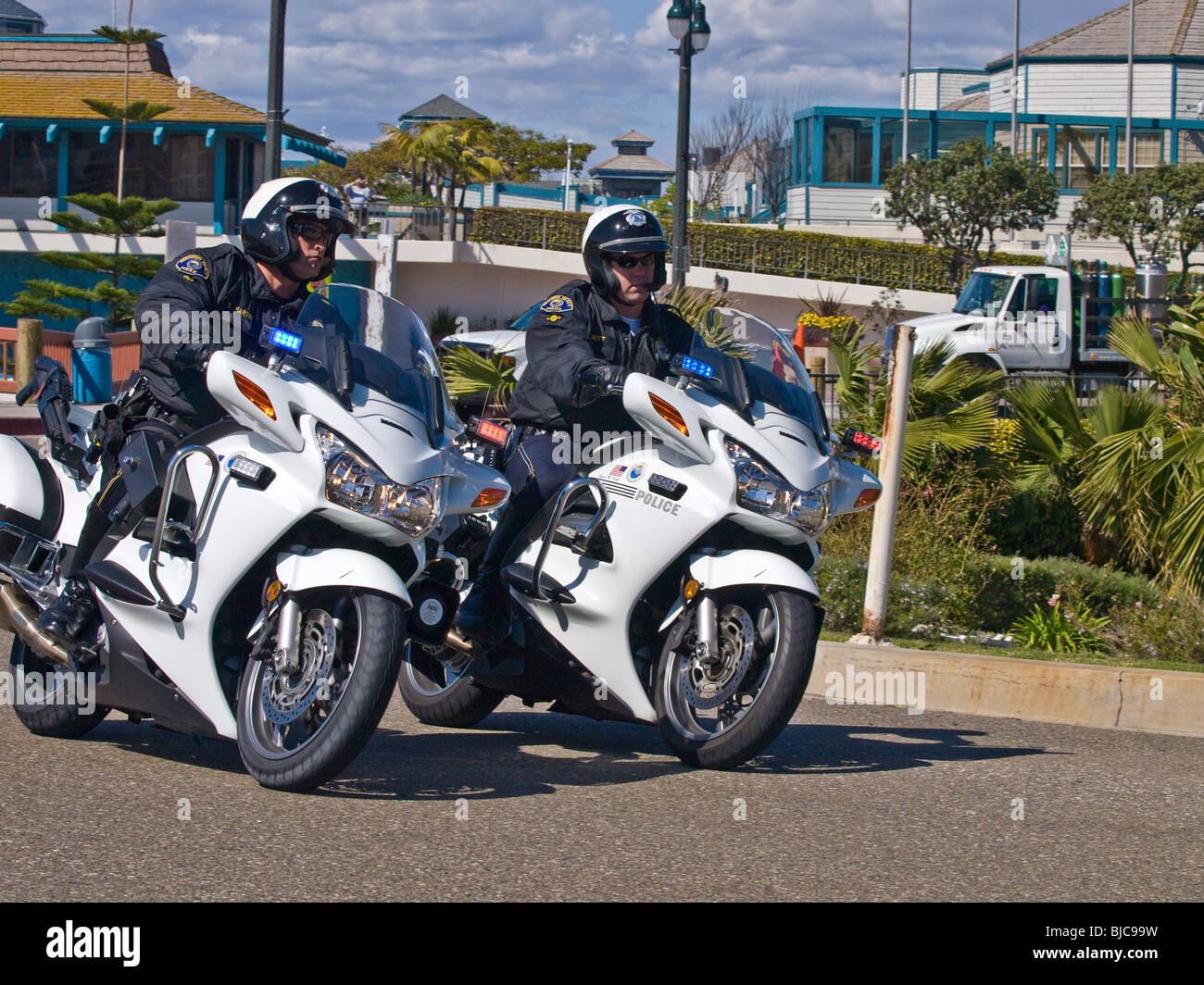 Two motorcycle officers on patrol hi-res stock photography and images ...