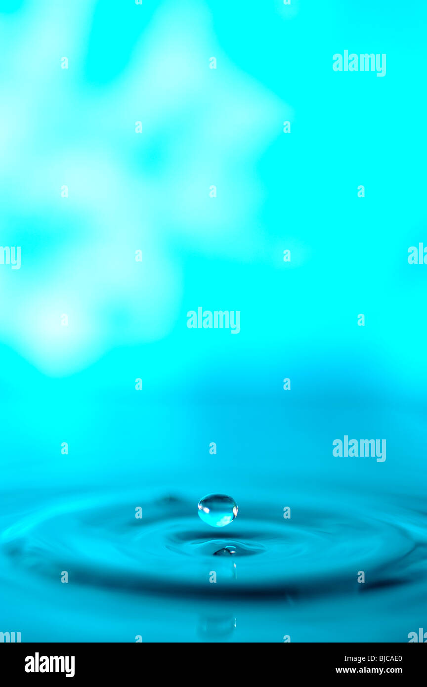 Water drop splash hi-res stock photography and images - Alamy