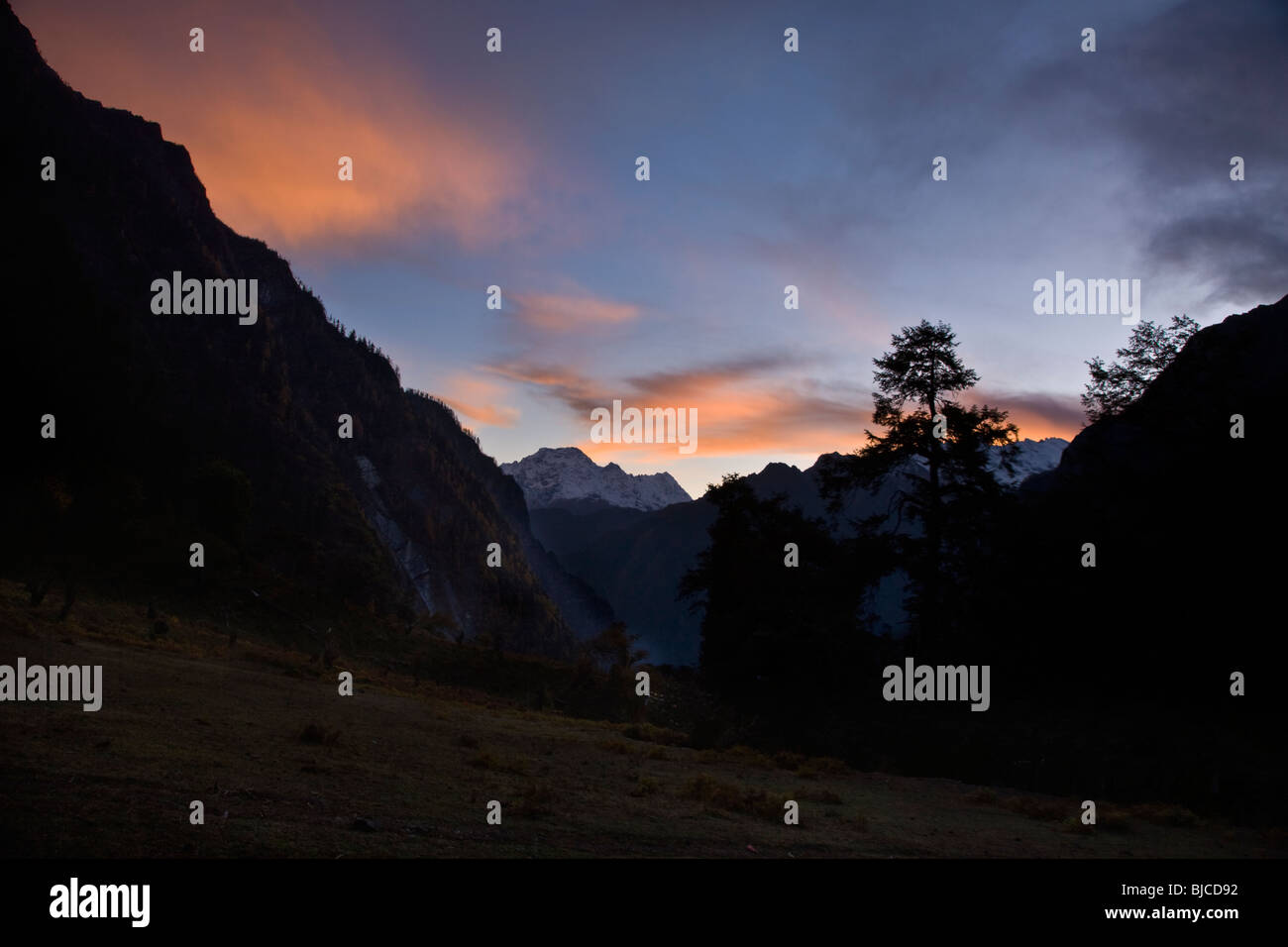 Himal hi-res stock photography and images - Alamy