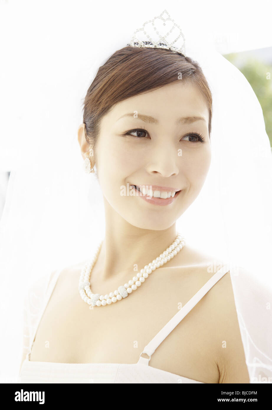 Bride japanese wedding veil hi-res stock photography and images - Alamy