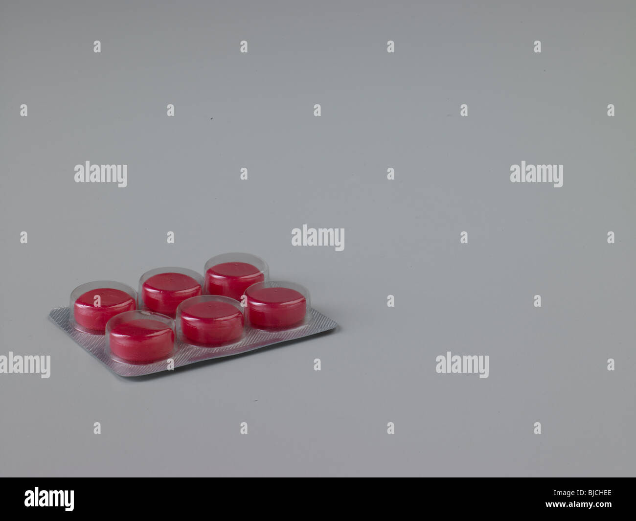 Blister packs of red medical pills Stock Photo - Alamy