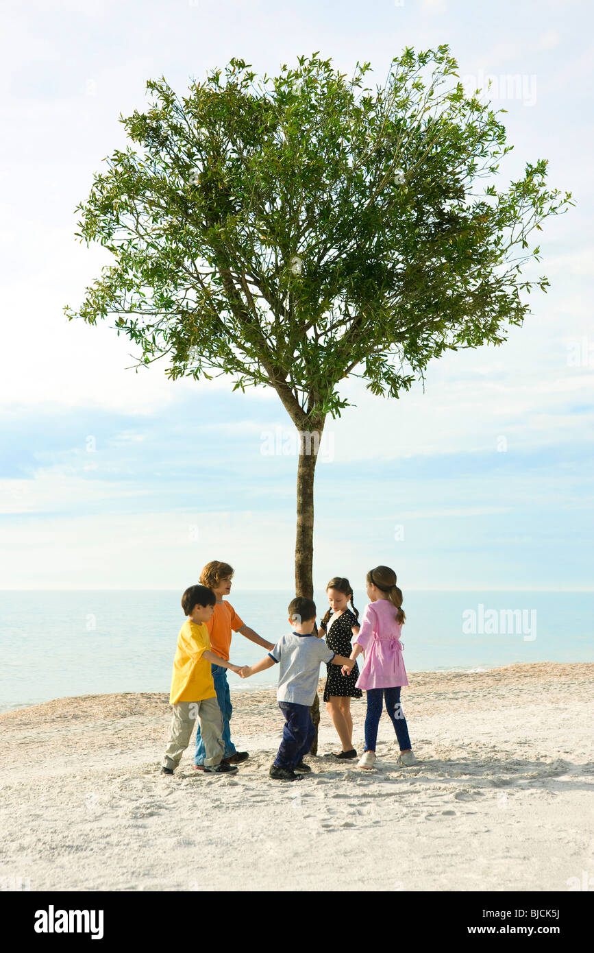Children hands circle hi-res stock photography and images - Alamy