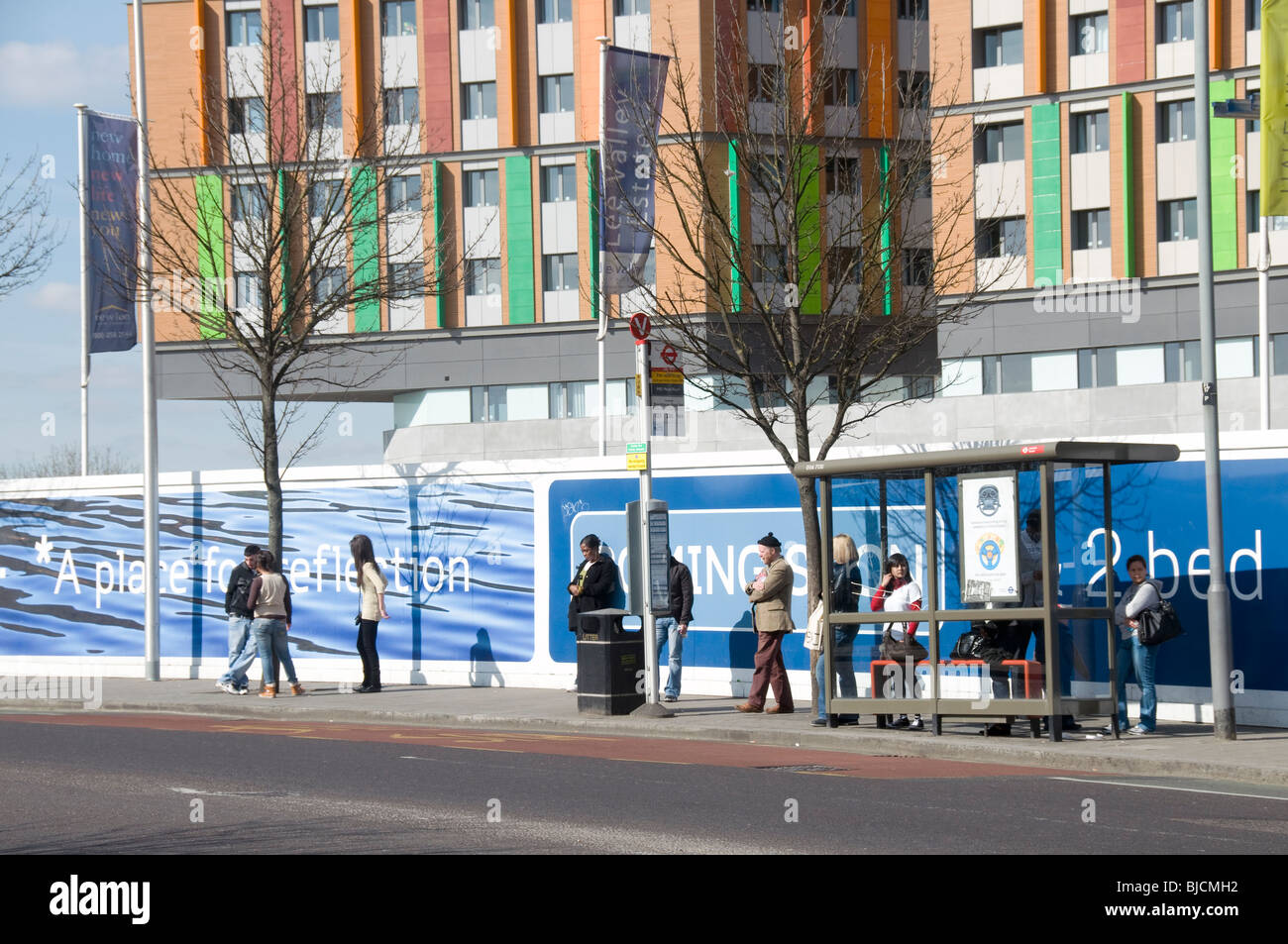 UK PASSENGERS WAITING FOR BUS IN TOTTENHAM LONDON Stock Photo - Alamy