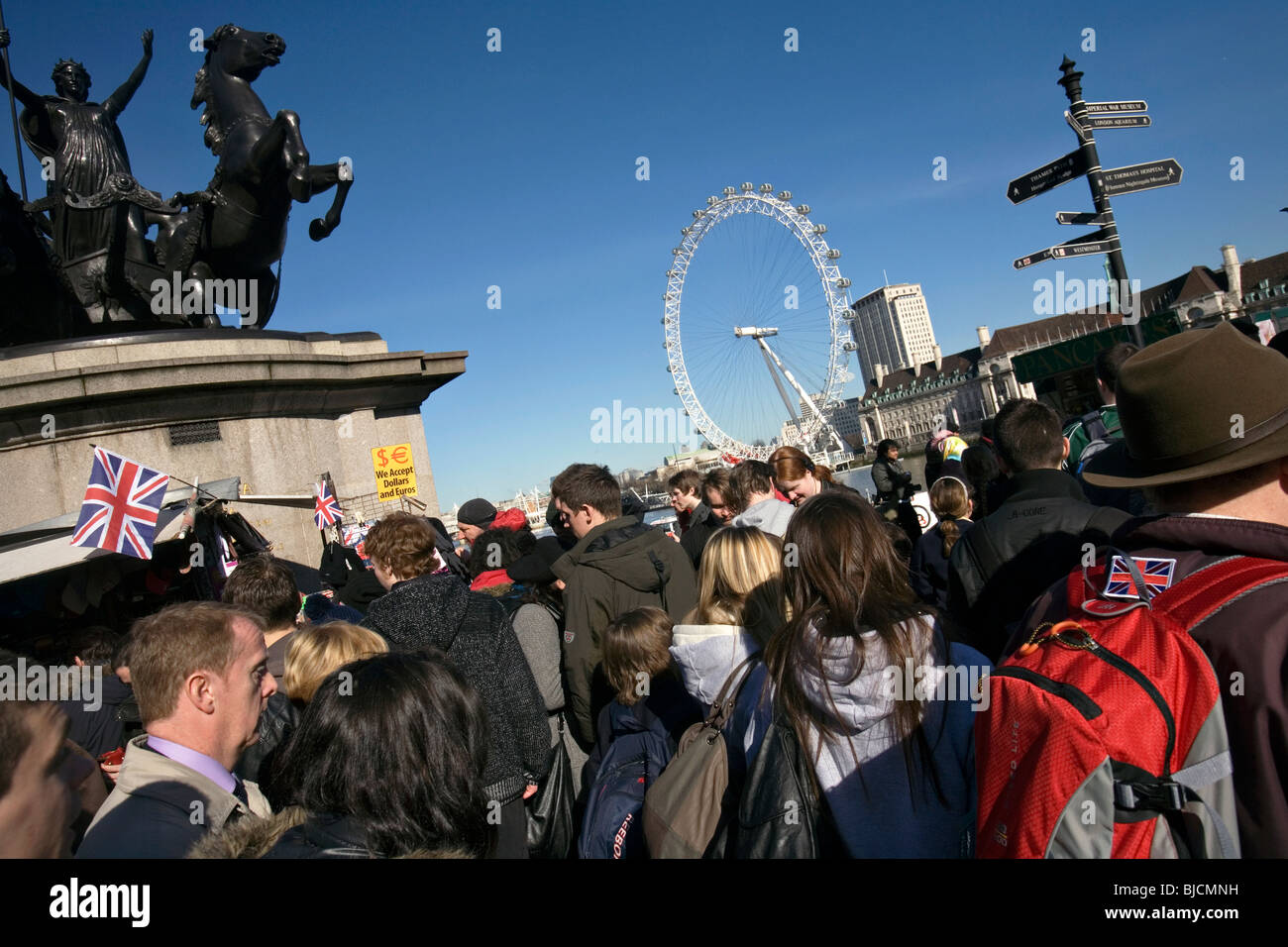 tourists in london Stock Photo - Alamy