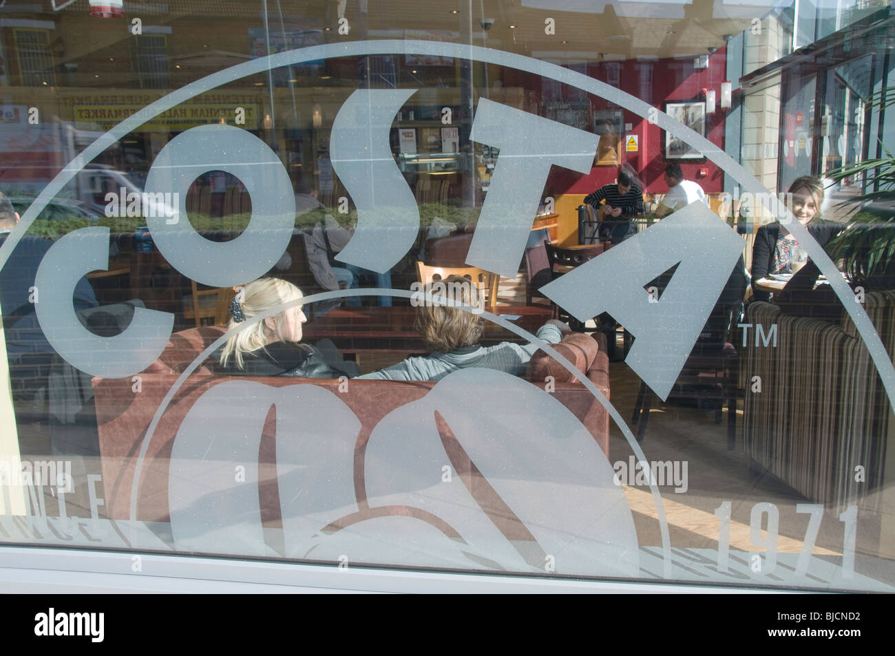 CUSTOMERS AT A COSTA COFFEE CHAIN IN LONDON, UK Stock Photo - Alamy