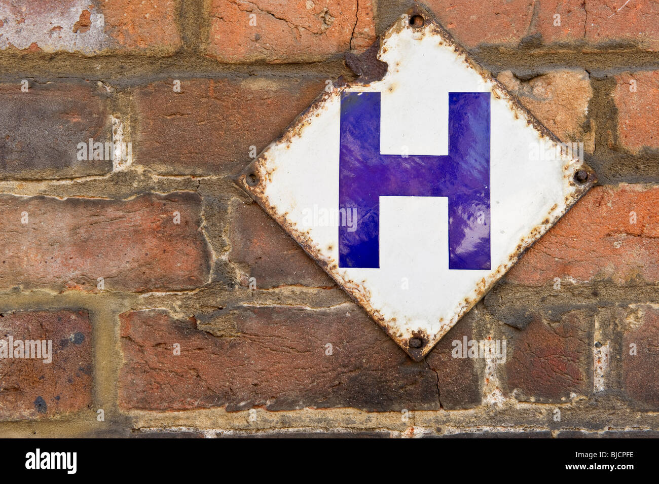 Fire hydrant sign hi-res stock photography and images - Alamy