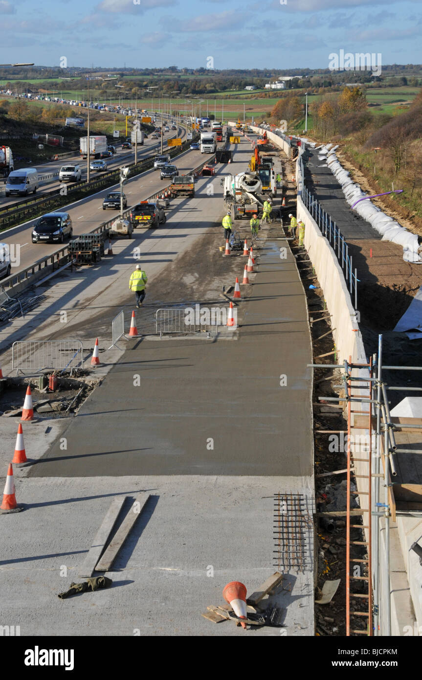 M25 motorway road widening construction hi-res stock photography and ...