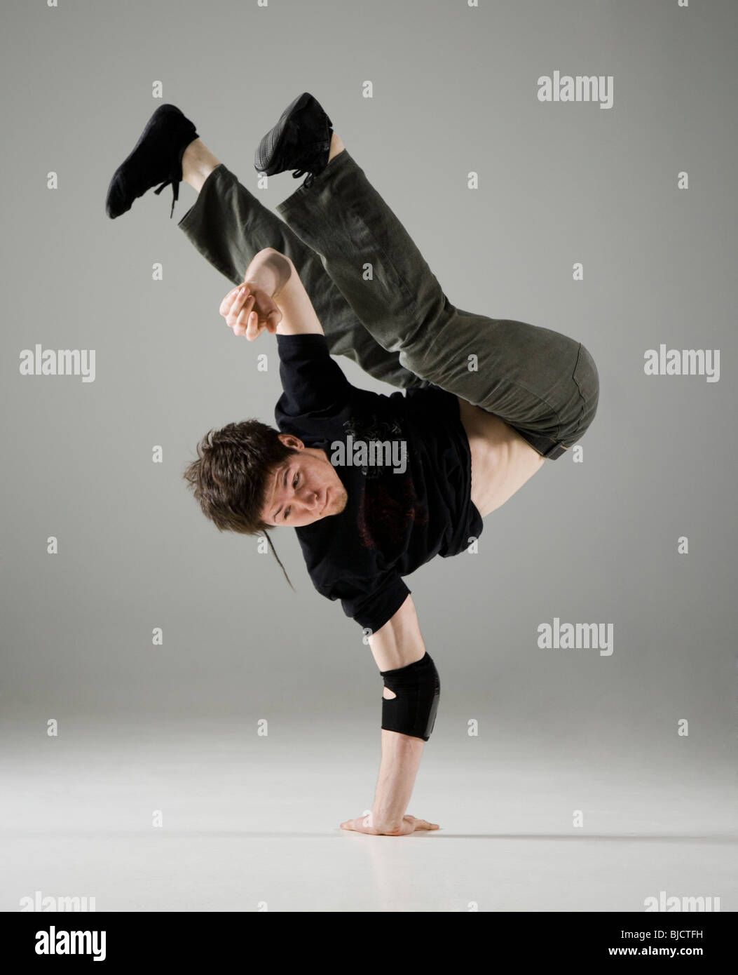 Break dancing hi-res stock photography and images - Alamy