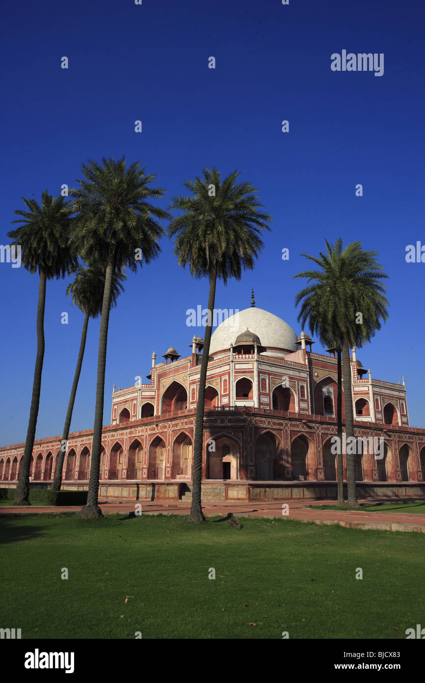 Humayun's tomb built in 1570 made from red sandstone and white marble ...