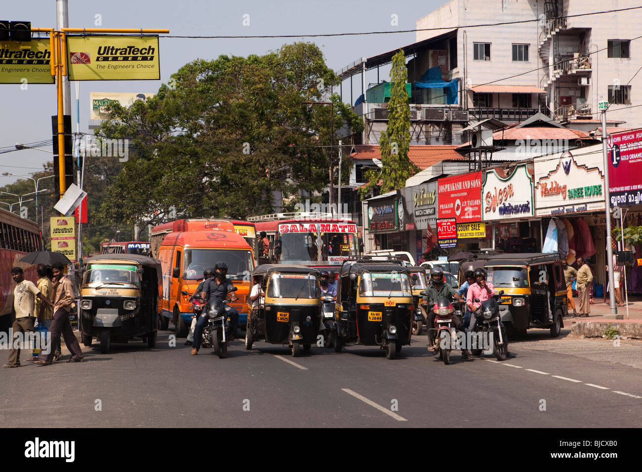 India, Kerala, Kochi, Ernakulam, MG Road, vehicles queueing at traffic ...