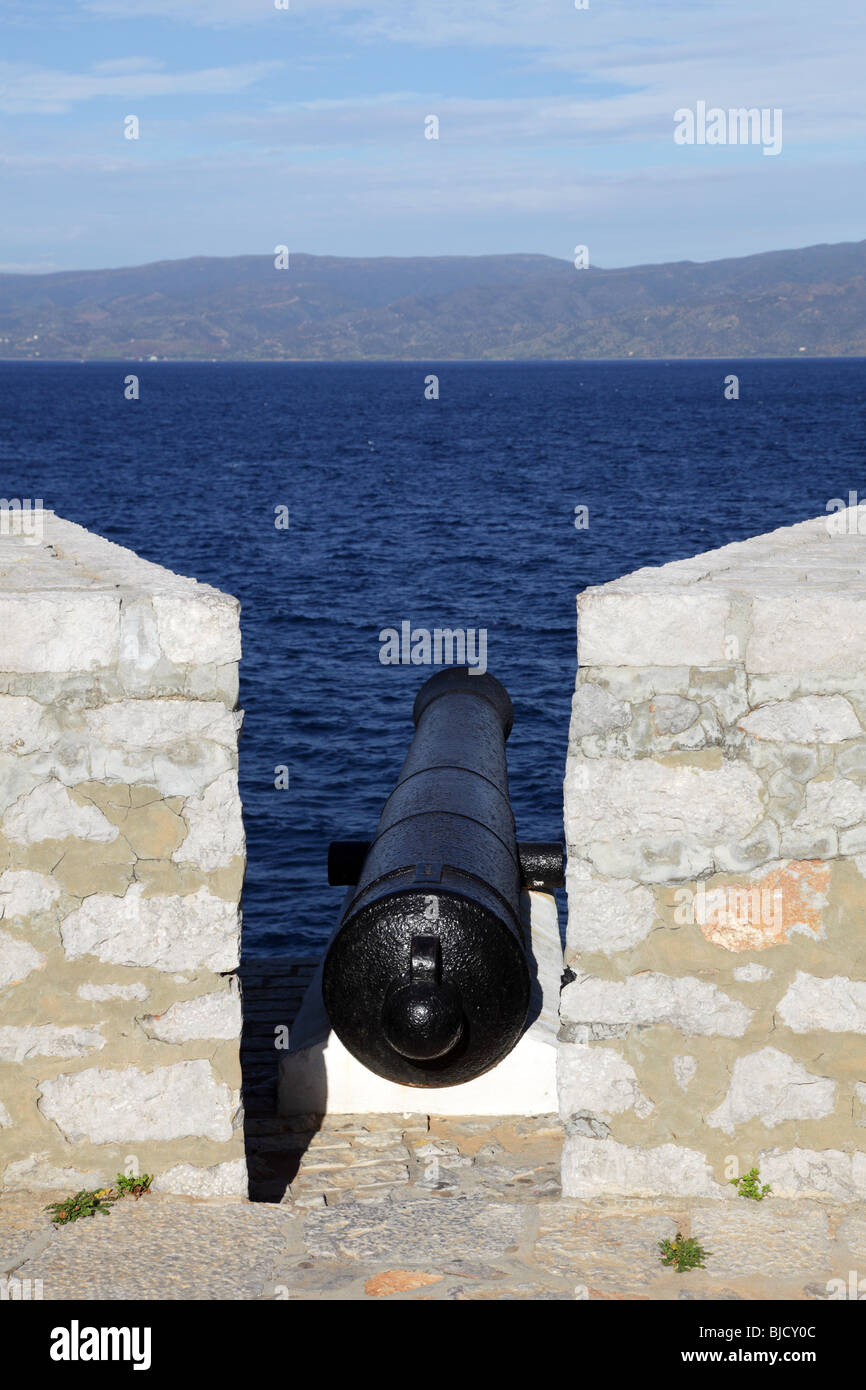 Ancient gun hi-res stock photography and images - Alamy