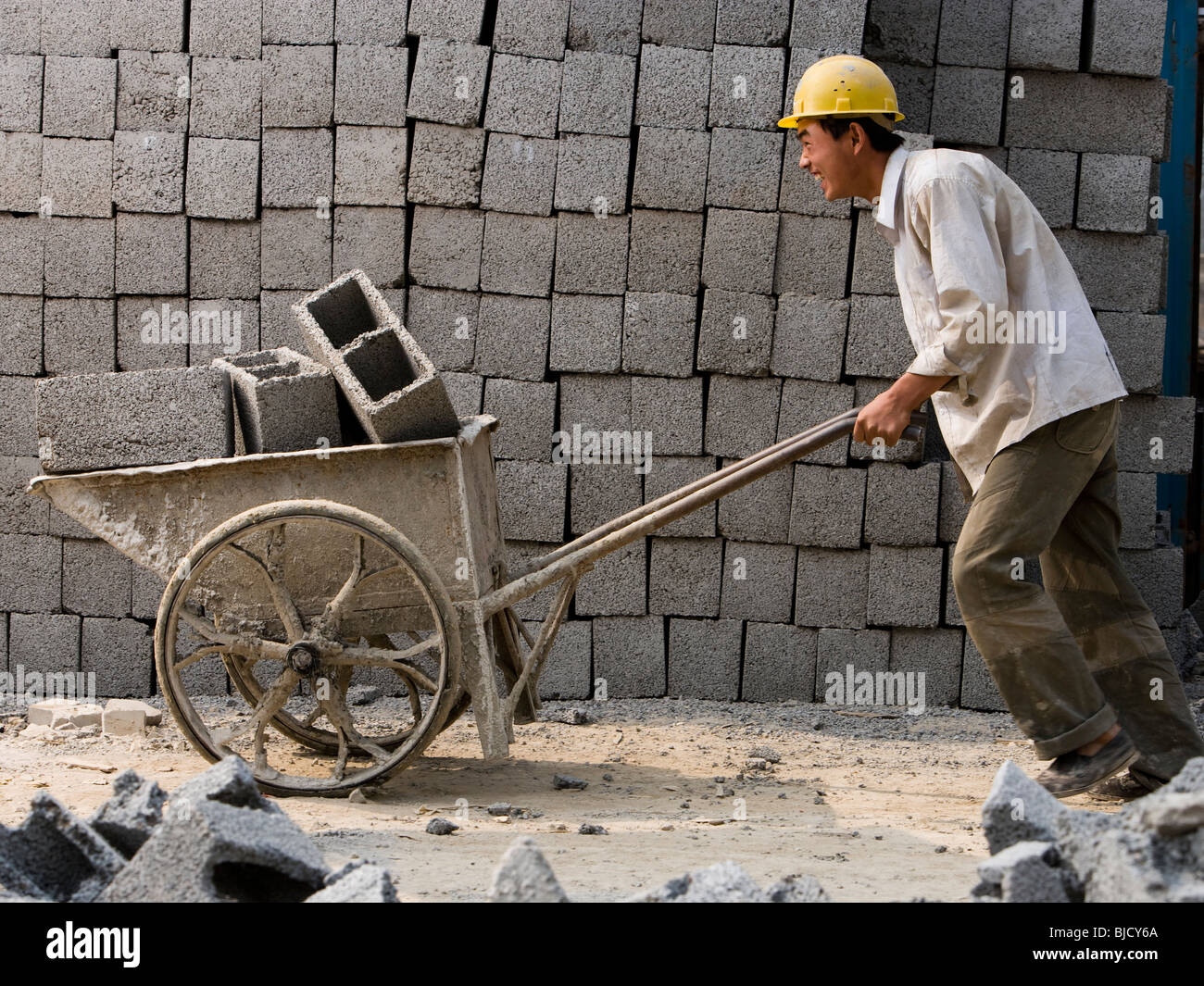 Construction worker working on the job site Stock Photo - Alamy
