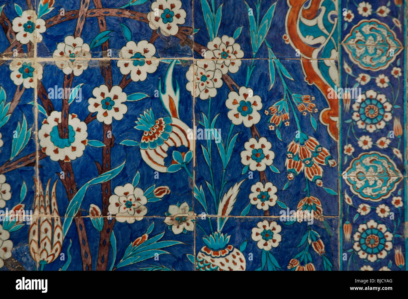 Iznik Tiles in Rustempasa Mosque,Istanbul,Turkey Stock Photo - Alamy