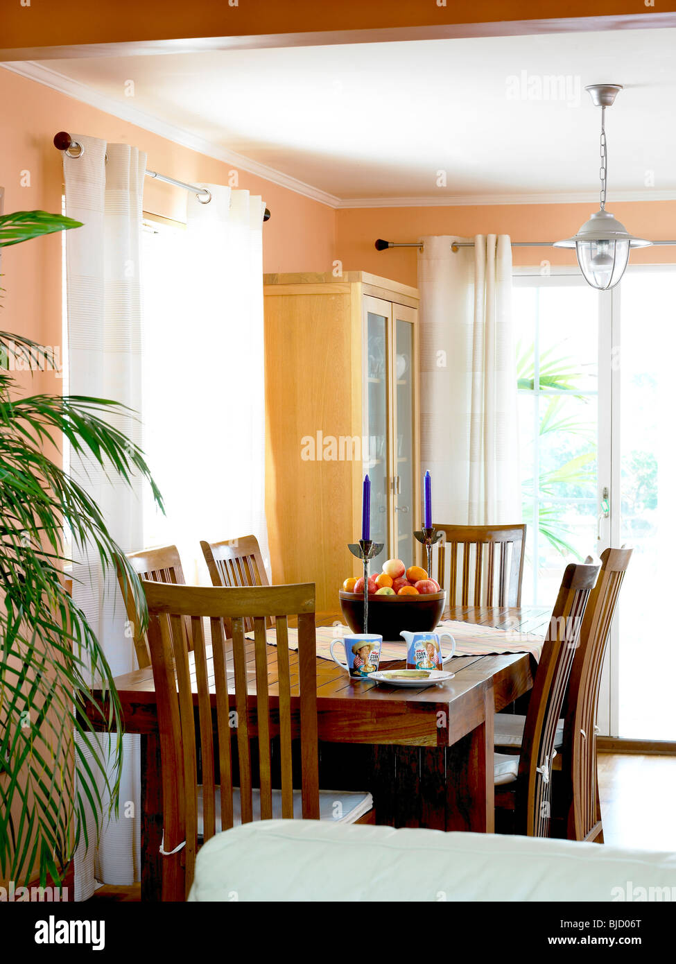 Portrait photo of dining room table & chairs Stock Photo - Alamy