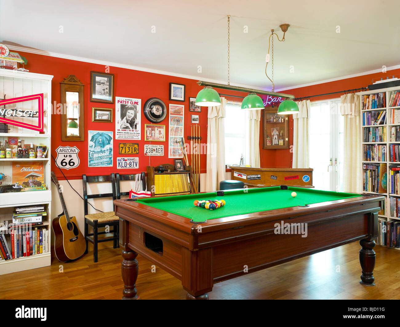 Pool table in a room with American memorabilia Stock Photo - Alamy