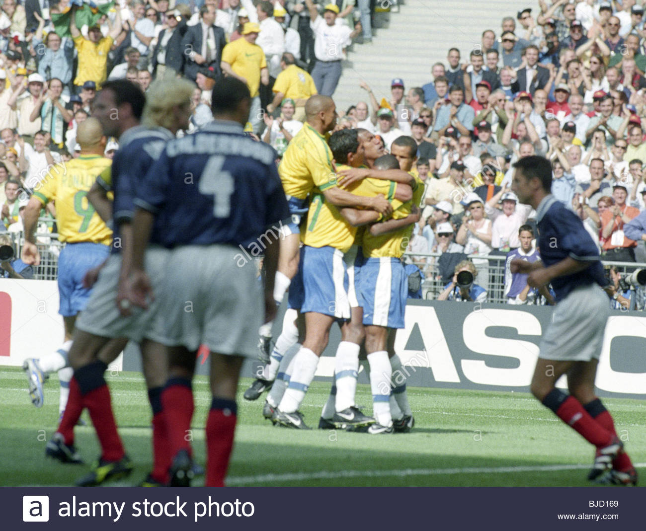 France Football Team 1998 Stock Photos & France Football Team 1998 ...