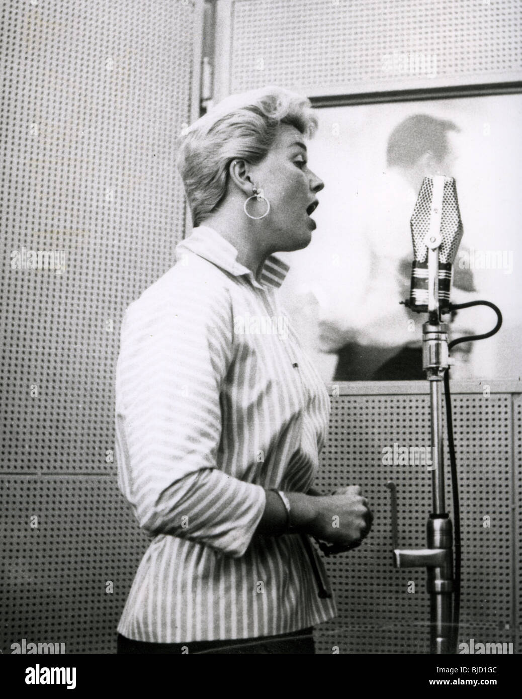 DORIS DAY - US singer/actress in a recording studio about 1960 Stock ...